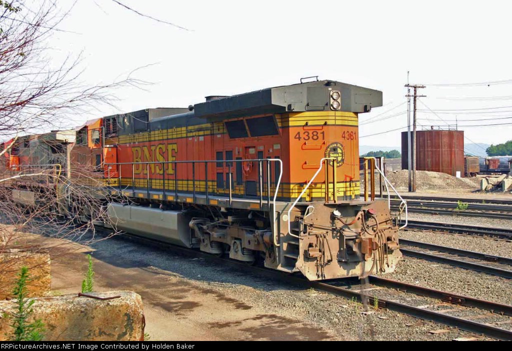 BNSF 4381